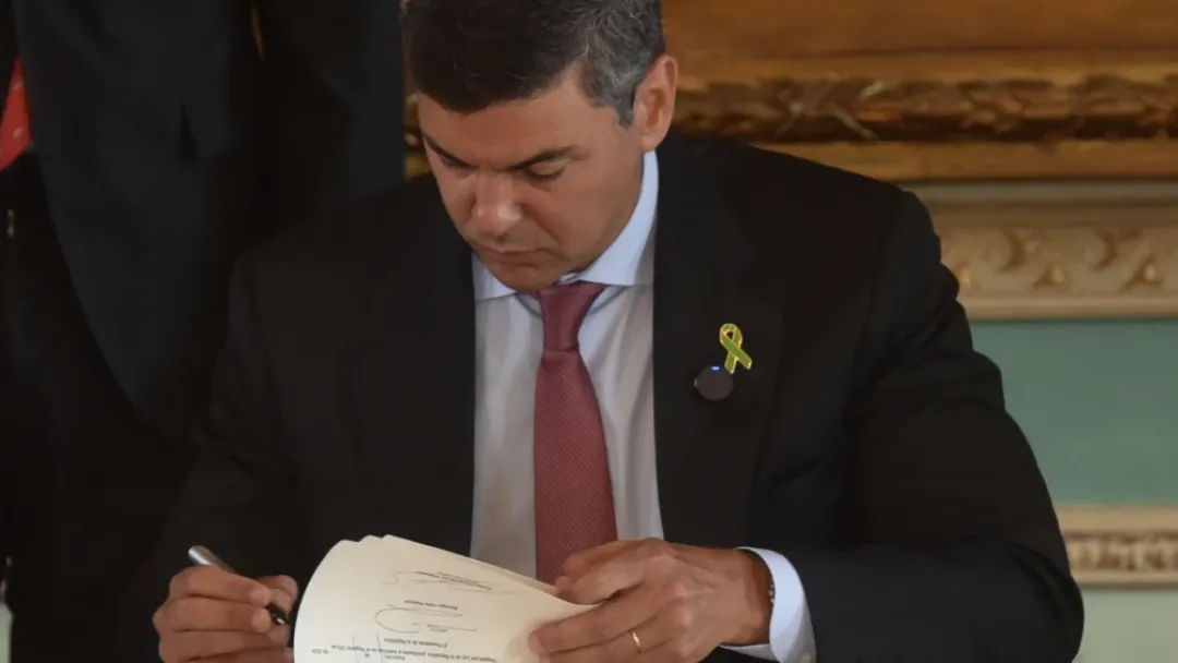 Santiago Peña promulga ley que establece nuevo cálculo para jubilación ... Santiago Peña promulga ley que establece nuevo cálculo para jubilación ...