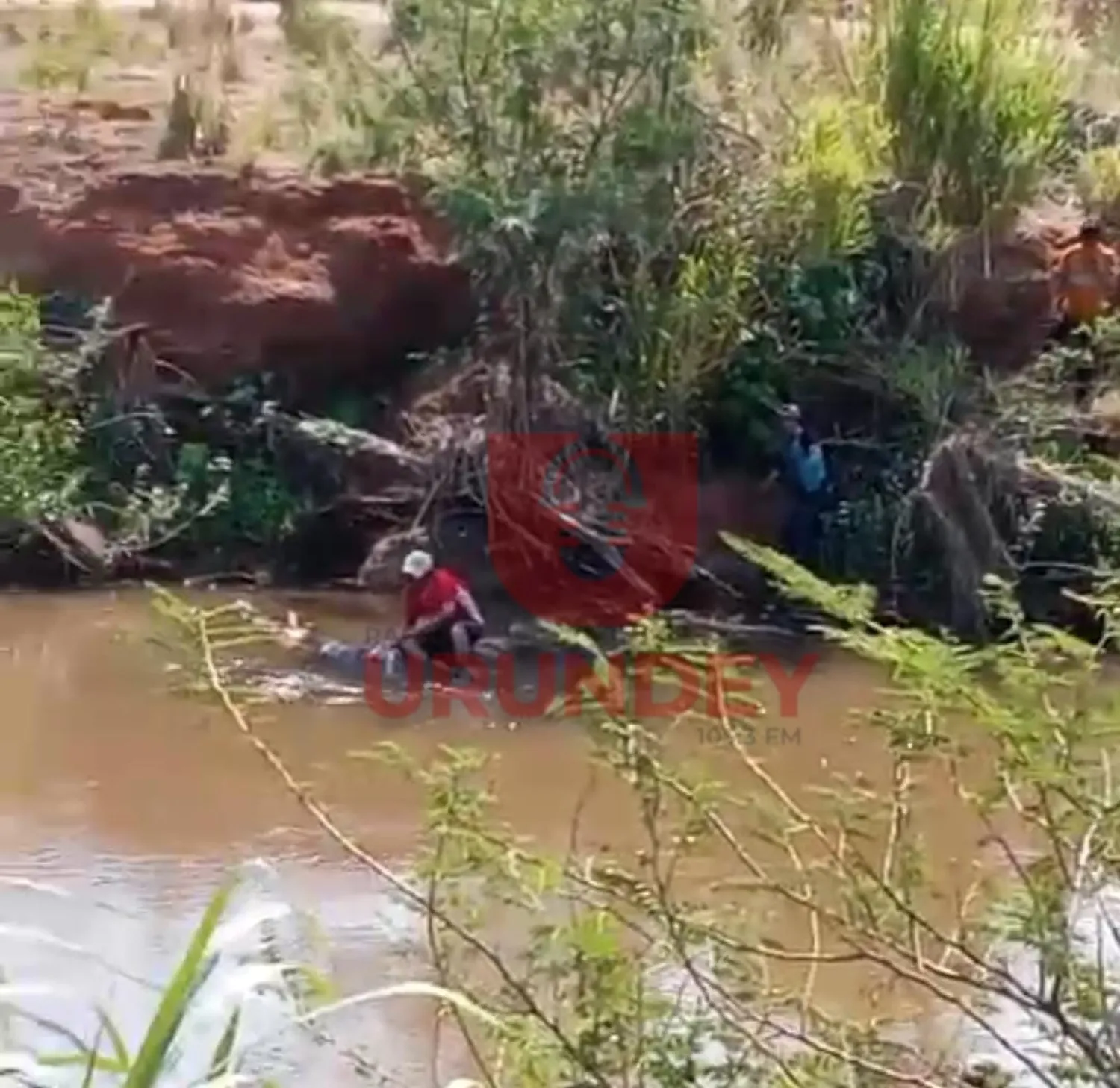 Hallan cuerpo sin vida de un septuagenario tras caer de una balsa comunitaria en Cerro Corá